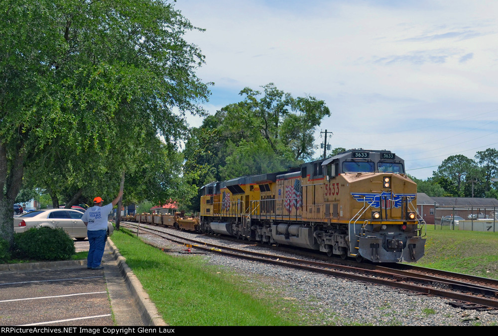 My friend CJ G waving at UP 5633